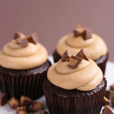 Chocolate Peanut Butter Cupcakes {Recipe} - Glorious Treats